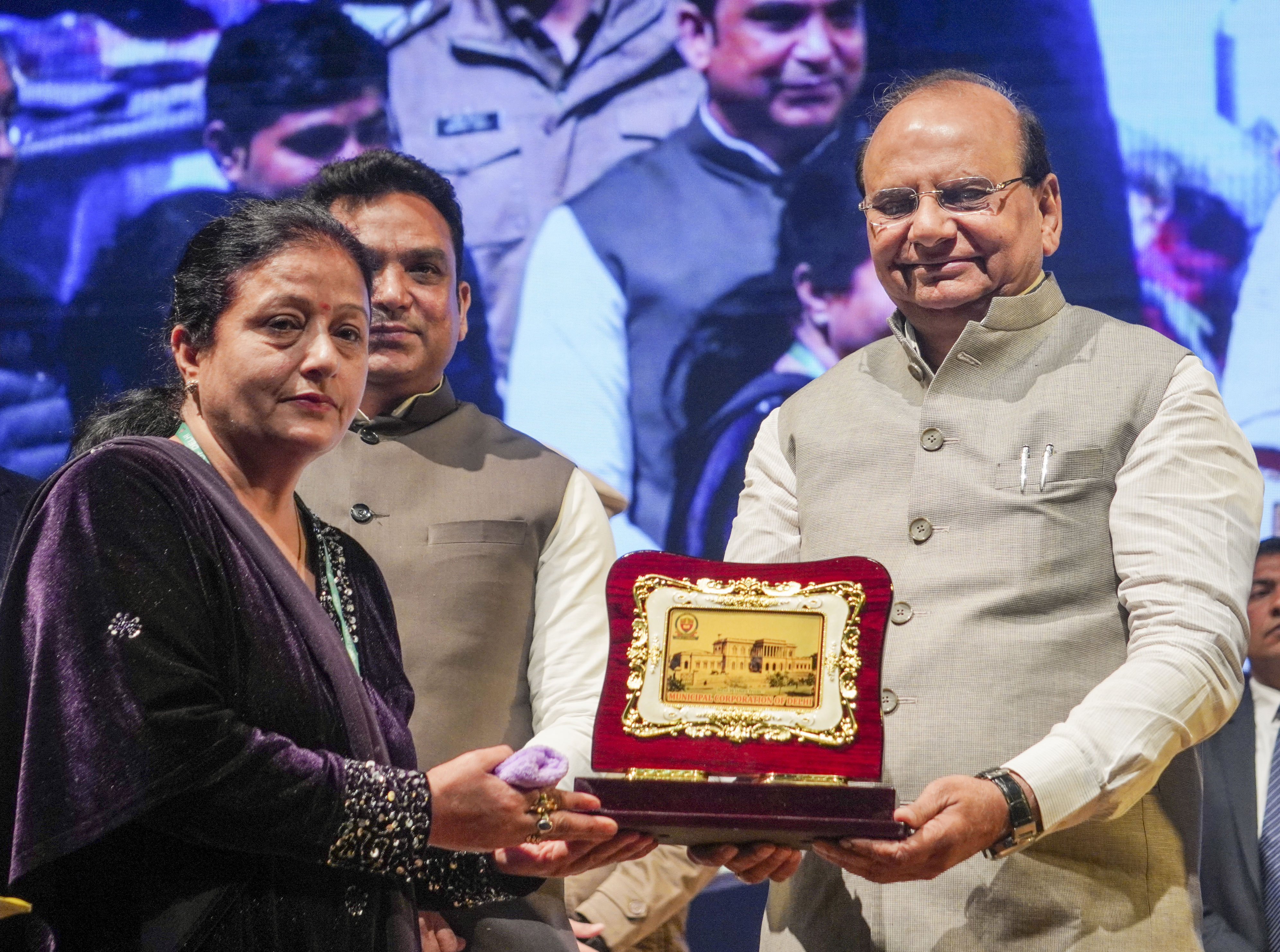 Will ensure MCD areas become as clean, beautiful as NDMC zones: LG