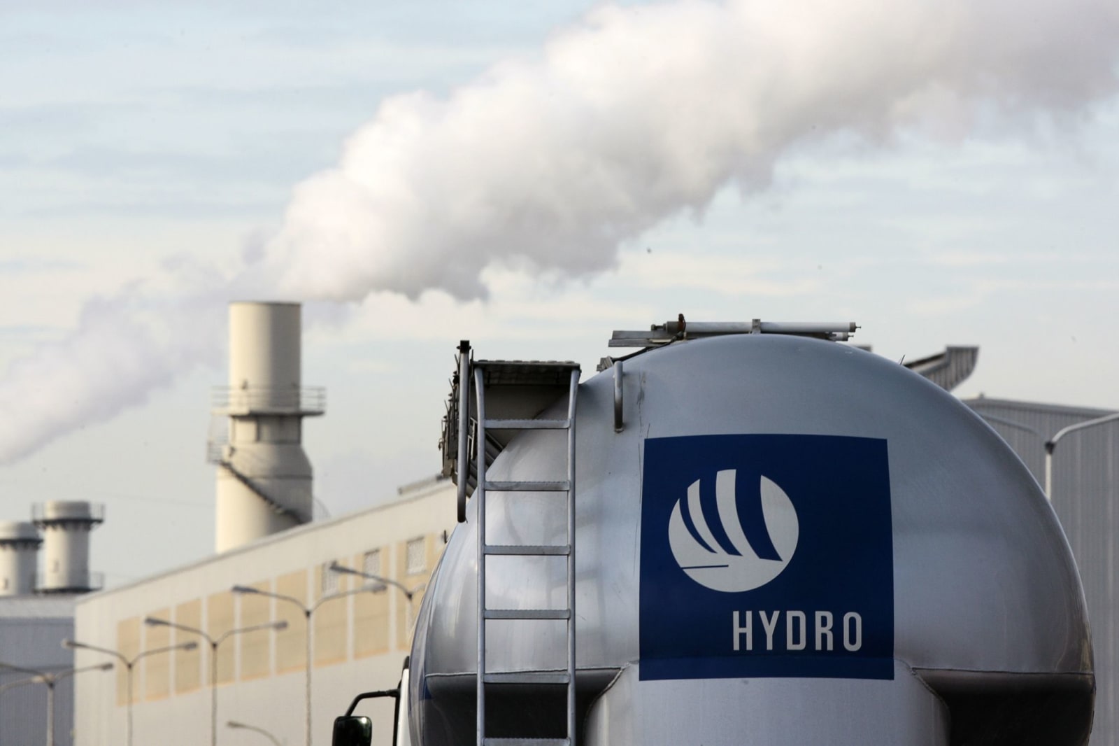Renewable energy firm Norsk Hydro back in black in fourth quarter