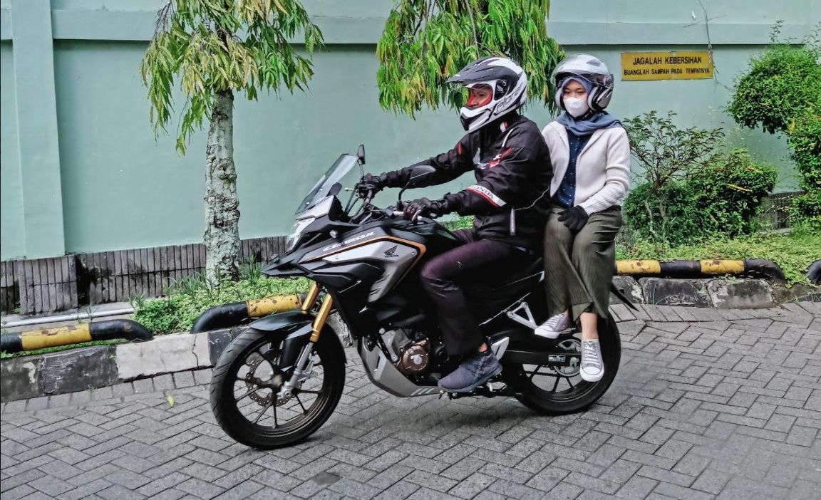 Tidak Disarankan, Kalau Terpaksa Bonceng Menyamping Ini Tips dari Ahli ...