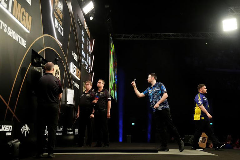 Darts icon's answer to whistling problem after Premier League night ...