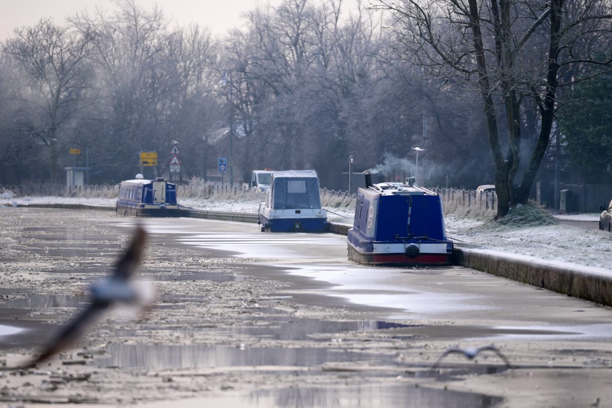 Weather warning for snow and ice as cold snap leads to freezing rain ...
