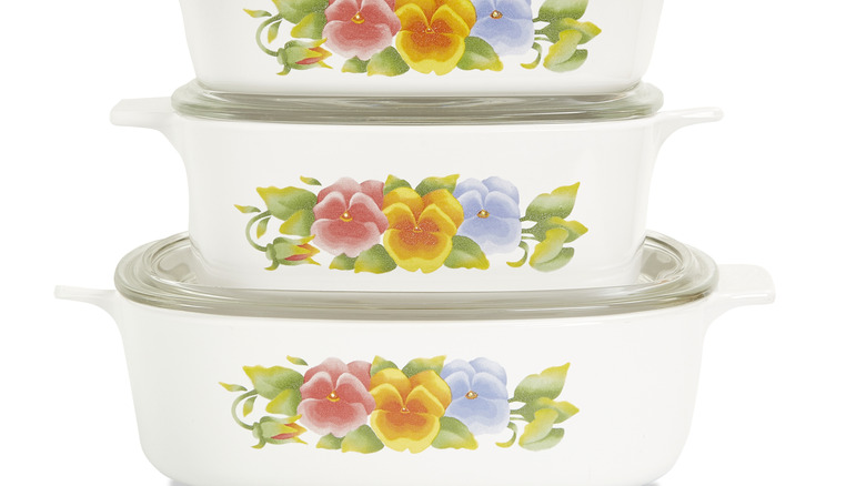 It's Totally Worth It To Seek Out Vintage Pyrex Cookware