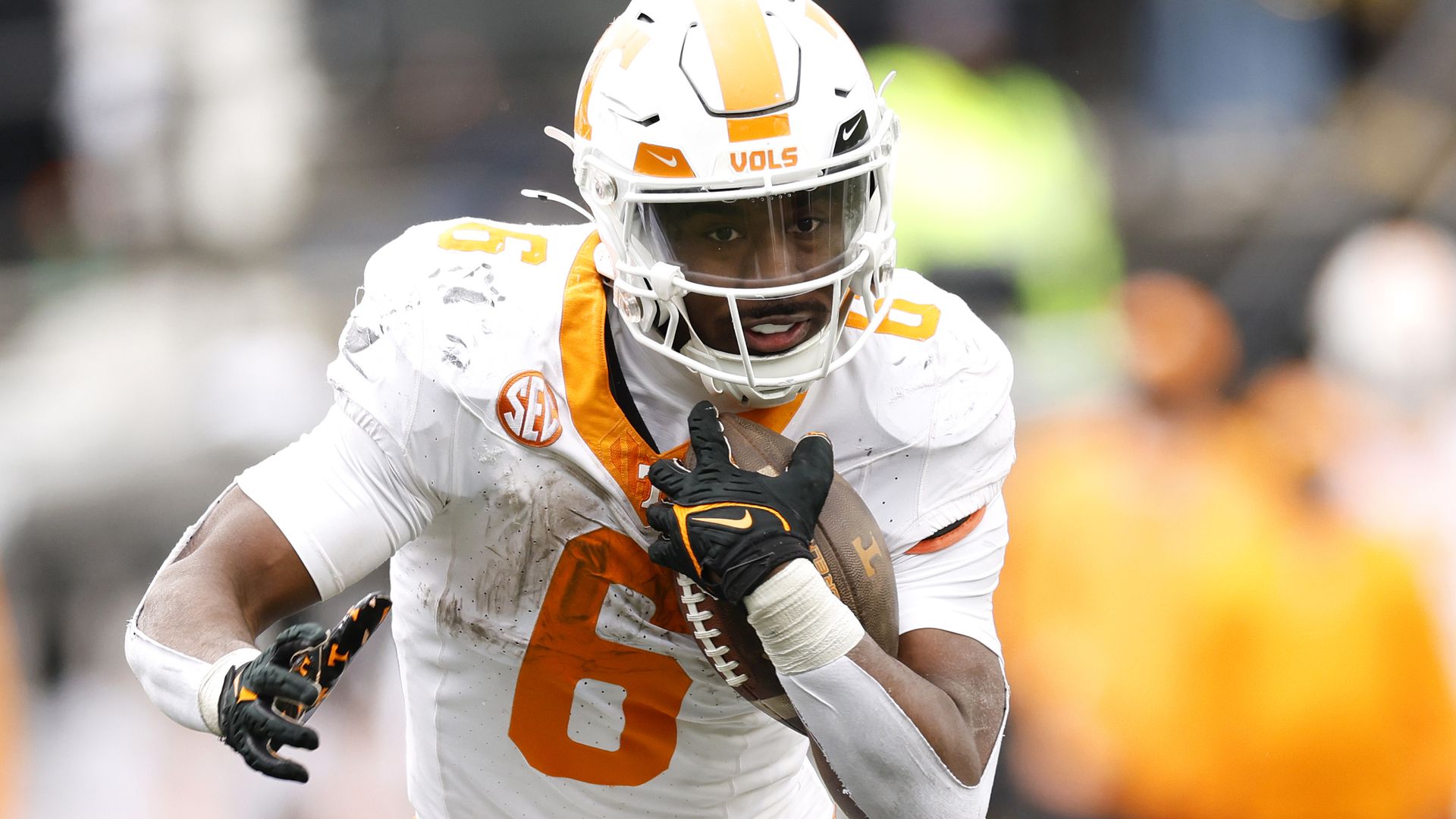 Six Volunteers invited to NFL Combine