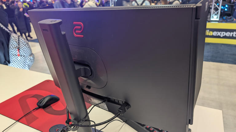 I used a 600Hz esports monitor, but it didn't make me any less terrible ...
