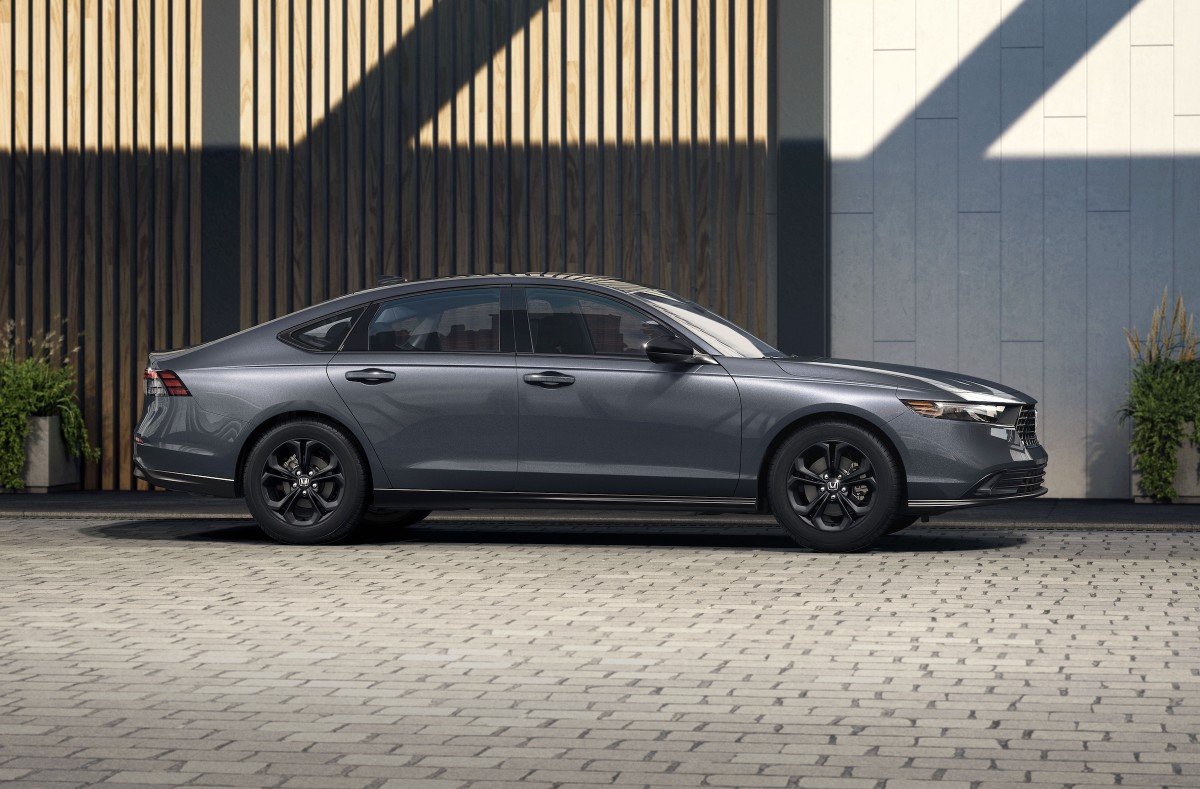 Thinking about buying a Honda Accord? Here are the other top choices to ...