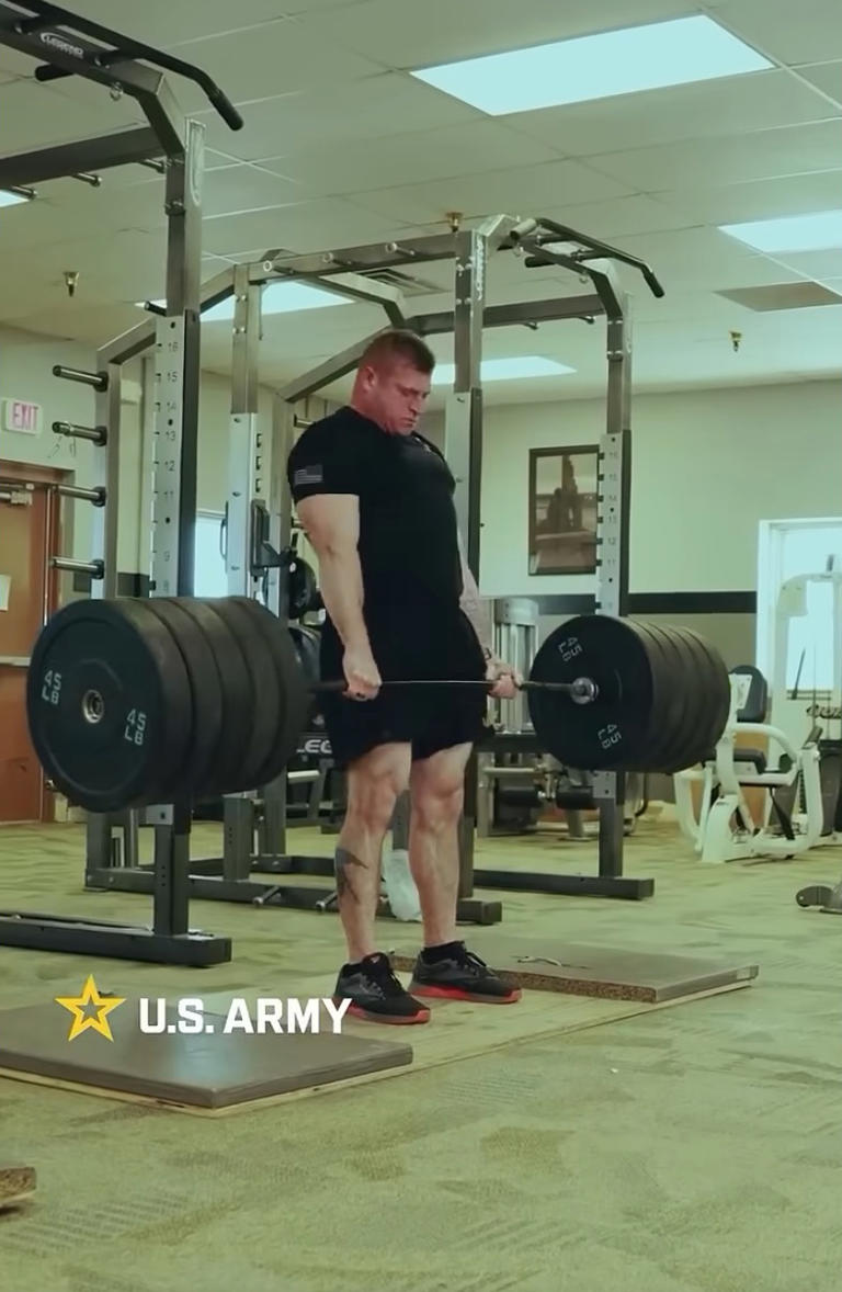 Pete Hegseth works out with soldiers in the snow as military reasserts ...