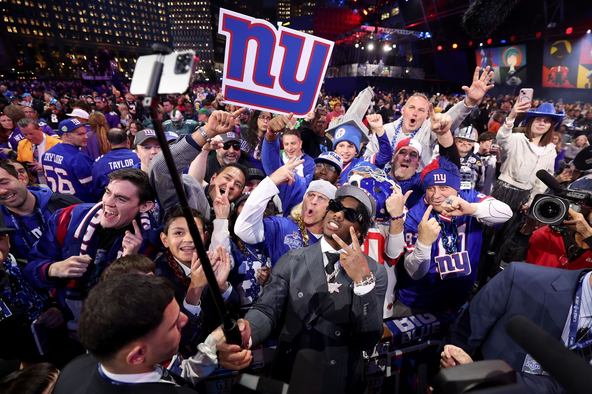 New York Giants Hire Moelis to Sell Minority Stake in Team