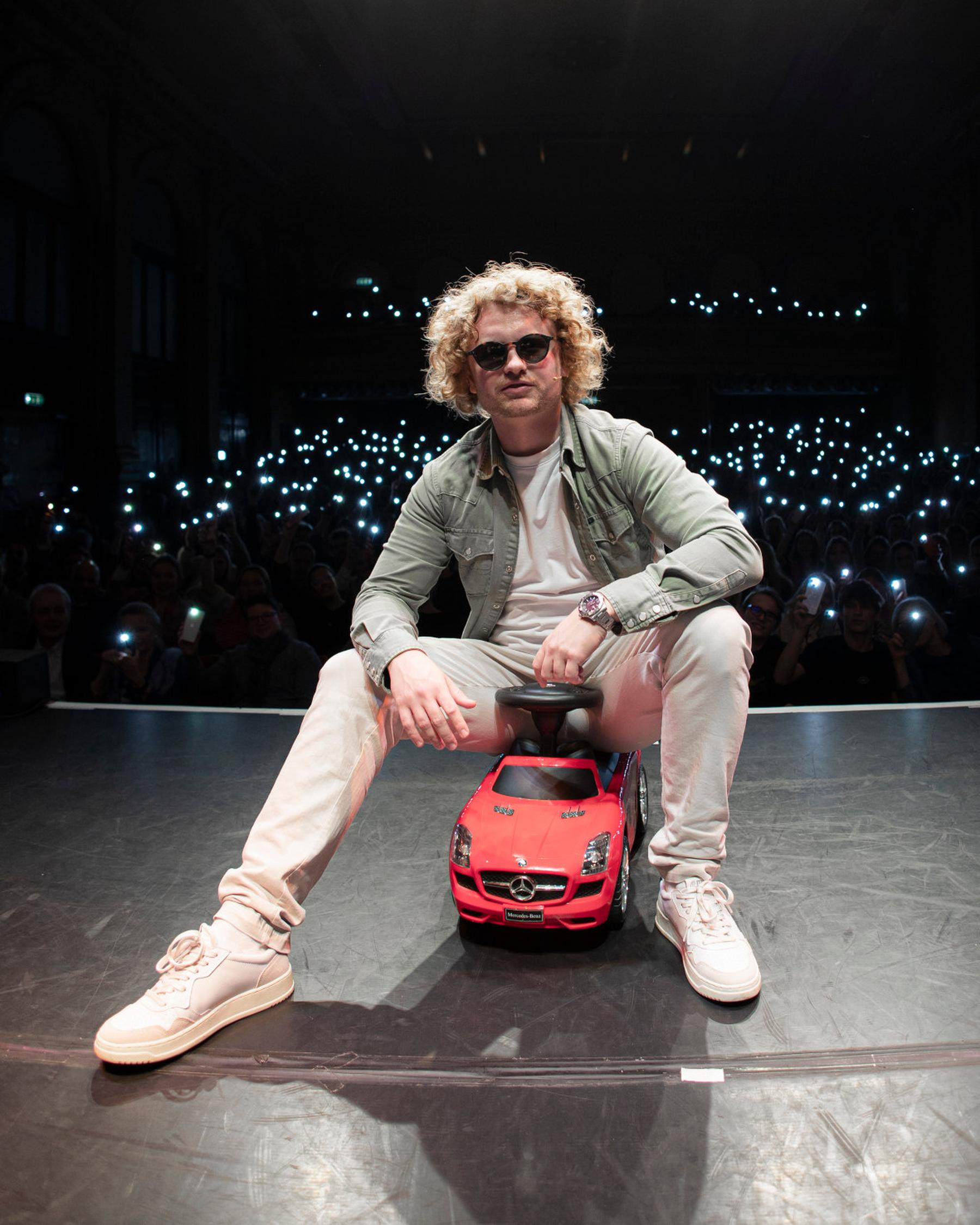 Dr. Bohl, ganz allein in der Welt von Tinder und Dancing Stars