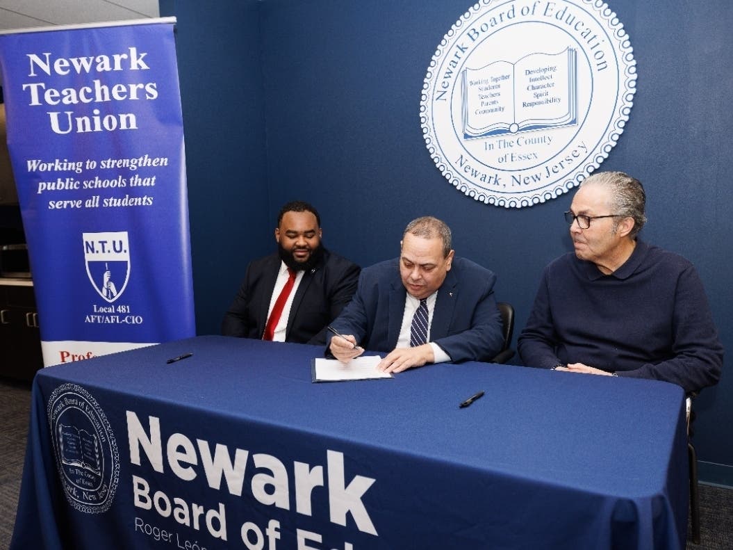 Newark Teachers Will Get More Money, Extra Time With Students