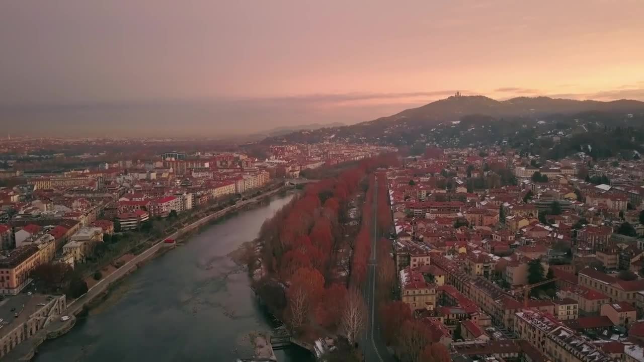 Turin vue du ciel : des vues époustouflantes depuis un drone sur un ...