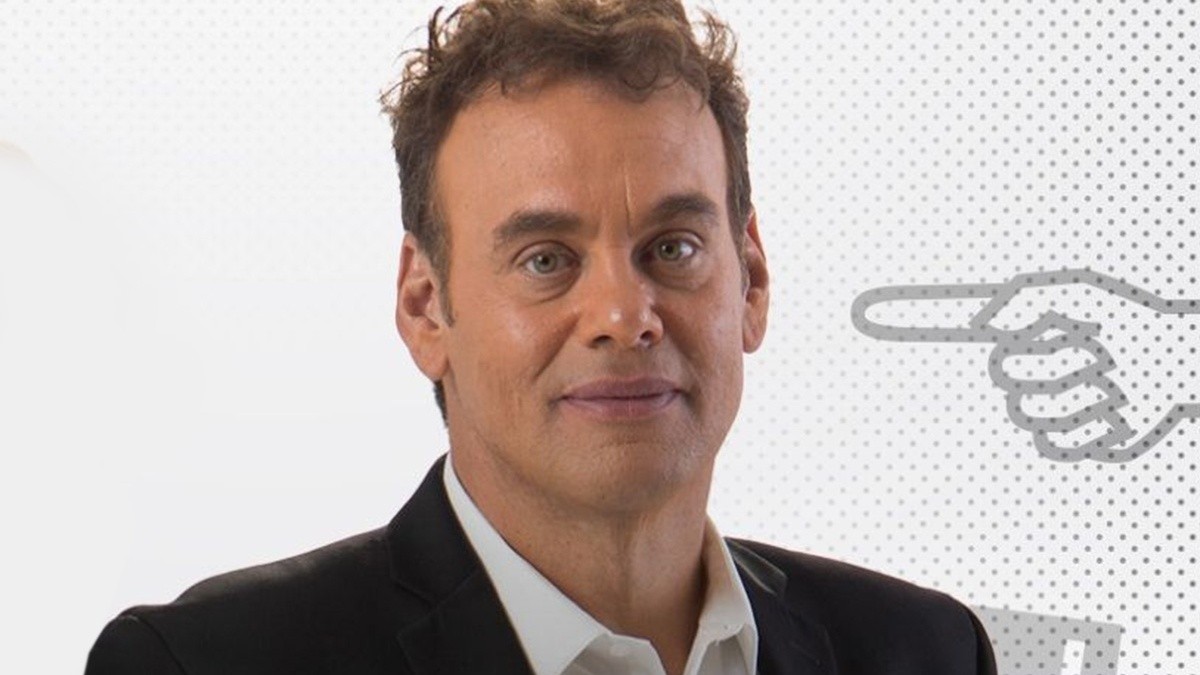 David Faitelson drops a 'dreaded comparison' between Santi Giménez and ...