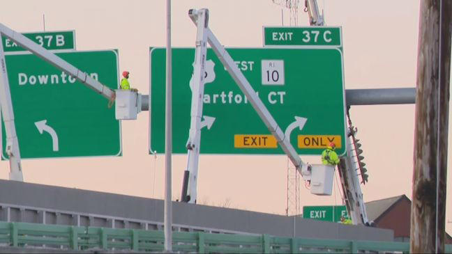 RIDOT temporarily closes 6-10 Connector exits to fix unstable sign