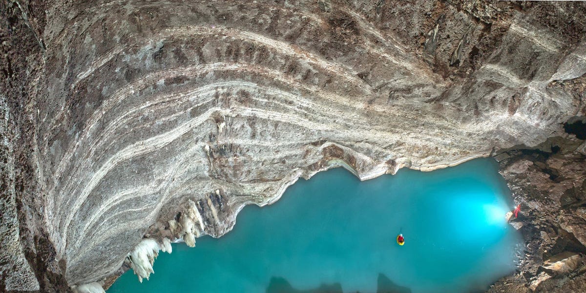 Scientists Found the Largest Underground Thermal Lake at the Bottom of ...
