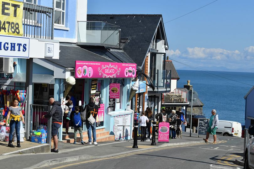 Welsh town dubbed 'UK's prettiest and most isolated' where nearest shop ...