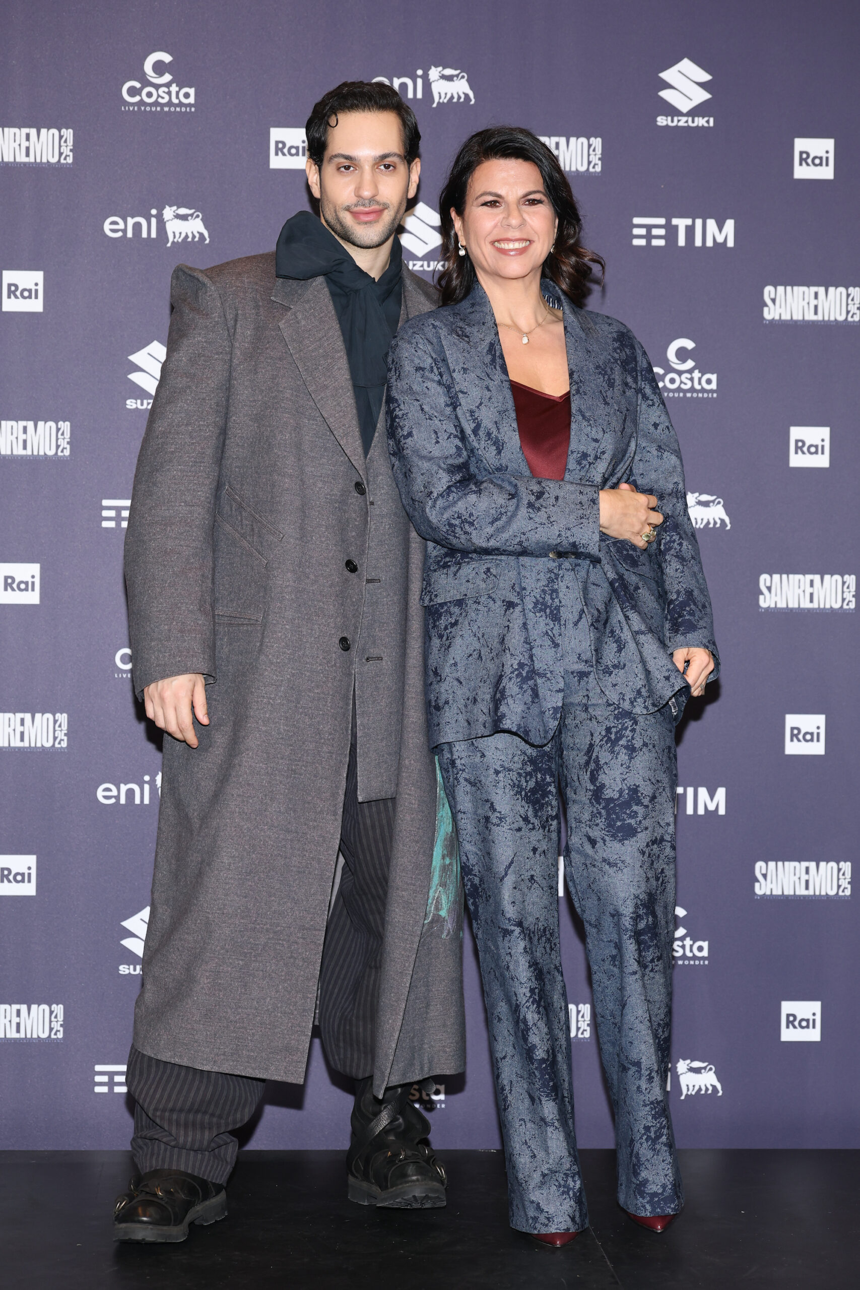 La serata delle Cover di Sanremo 2025: chi canta nei duetti. Ospite a ...