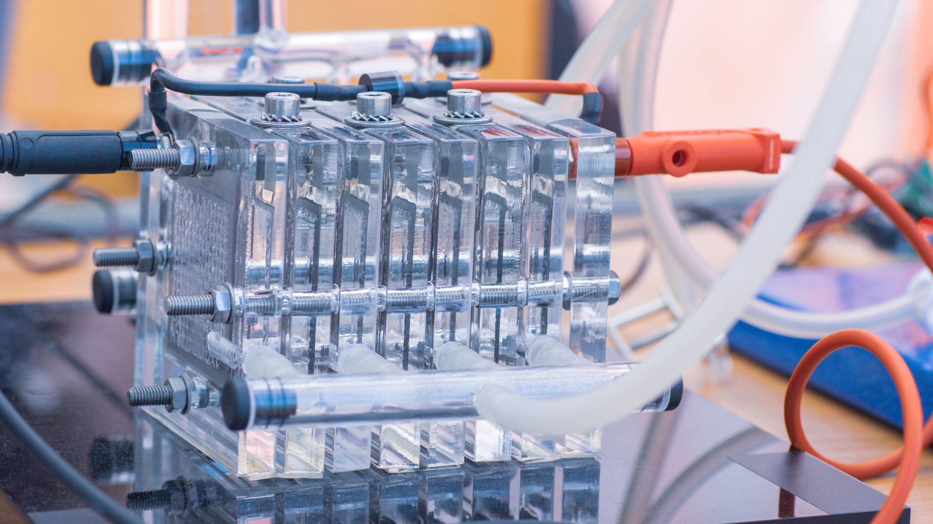 China’s new hydrogen EV battery hits 2825 Wh/kg energy density with 99. ...