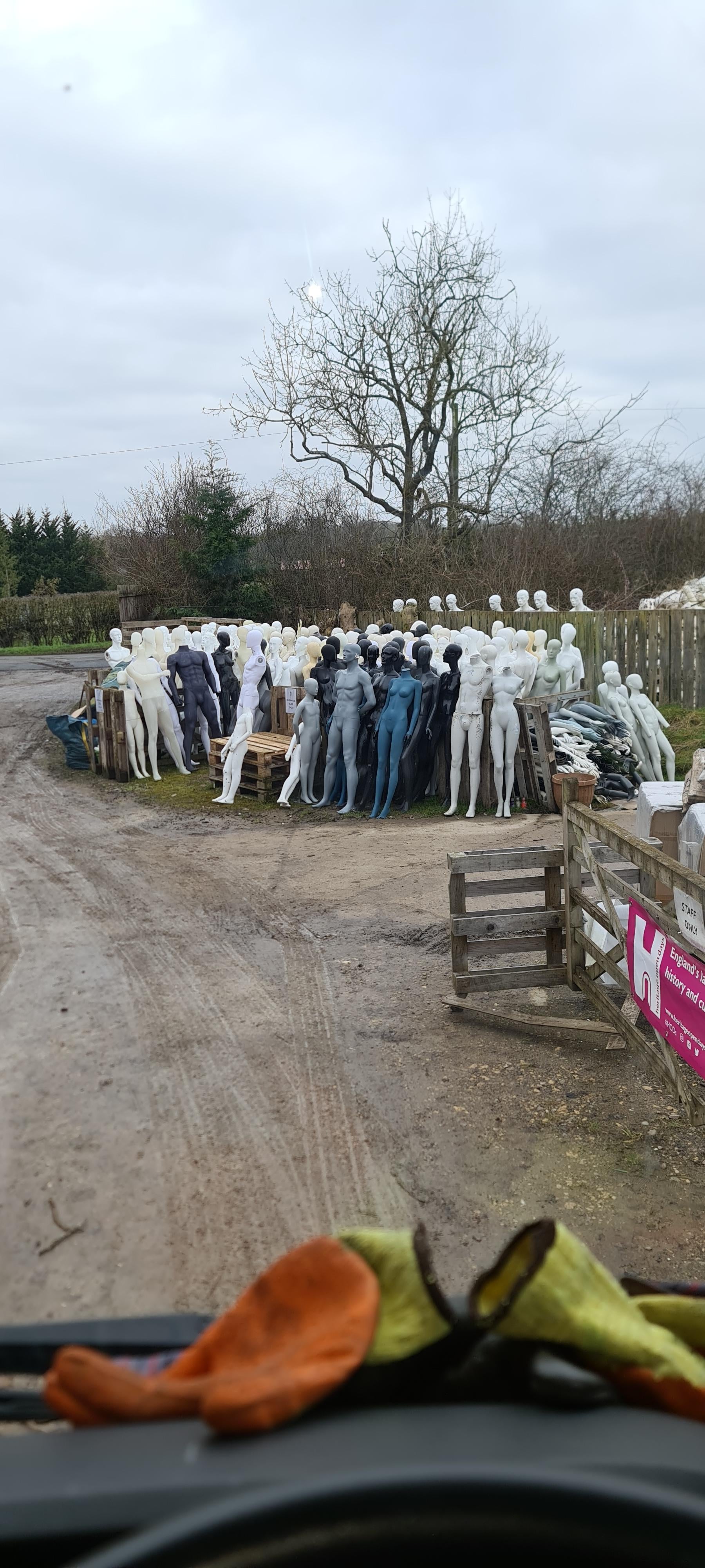 21 Unexplainably Bizarre Photographs That Send Chills Down Your Spine