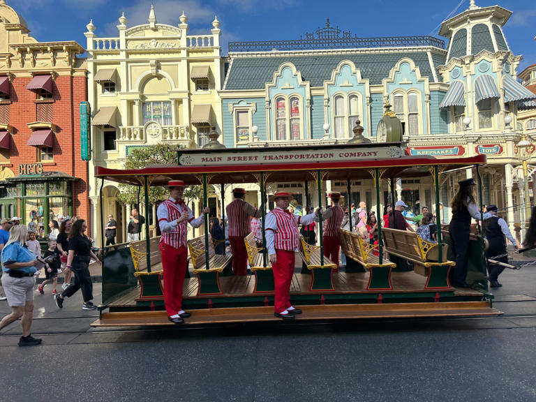 PHOTOS: Dapper Dans Appear in Special Outfits for Valentine's Day 2025 ...