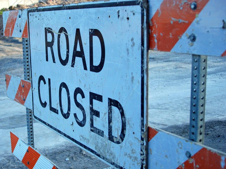 Fatal crash closes Lougheed Highway in Maple Ridge