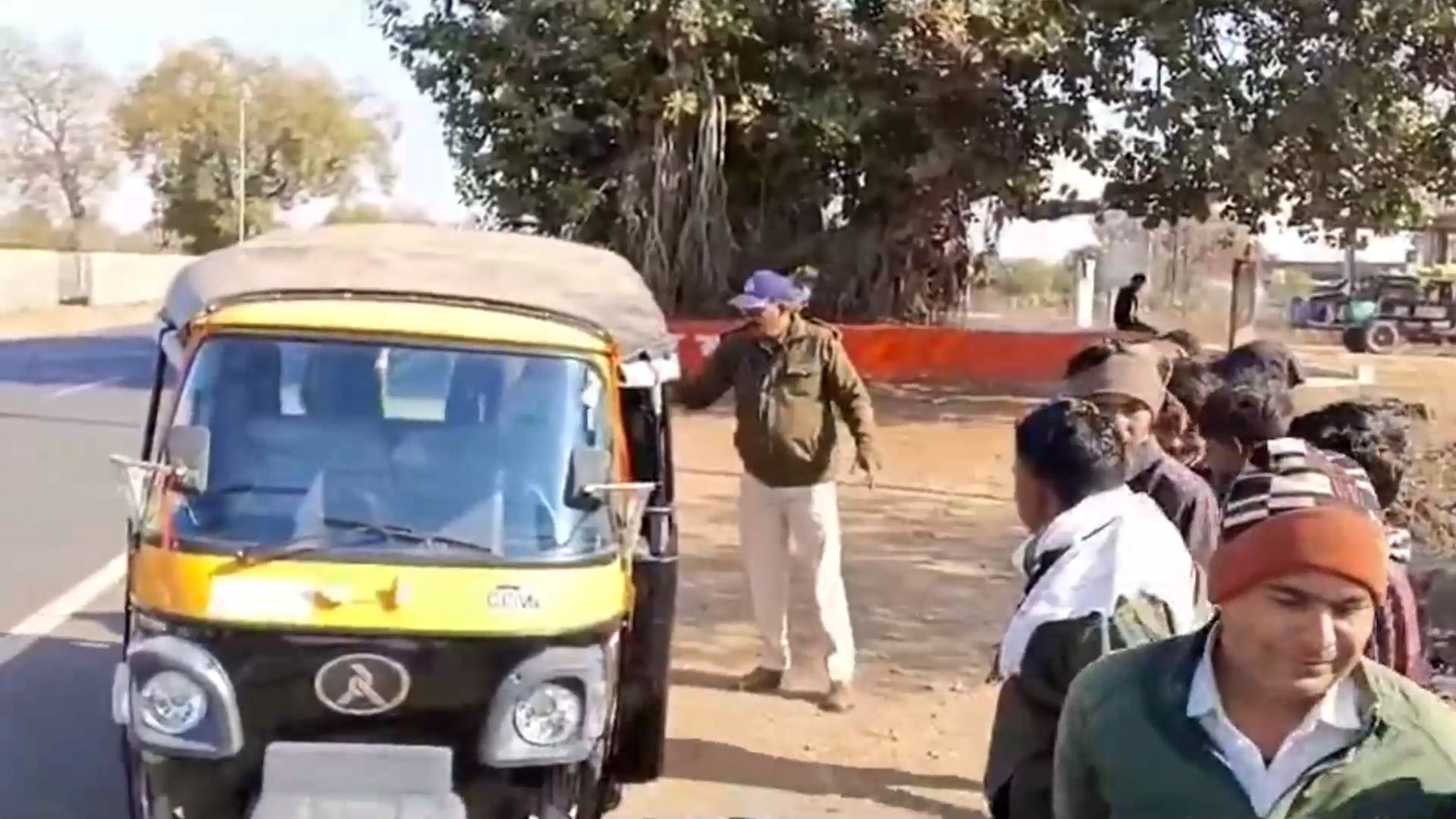 Auto-rickshaw driver fined after cramming 15 people inside vehicle