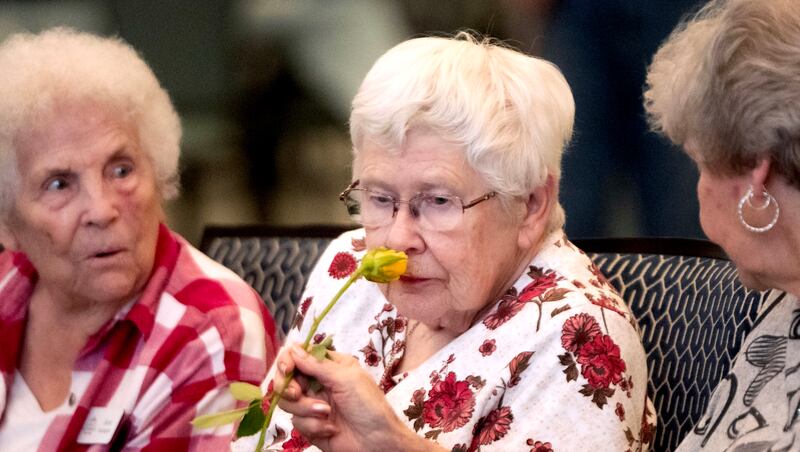 Cupid crew gives away 2,275 colorful roses to Utahns