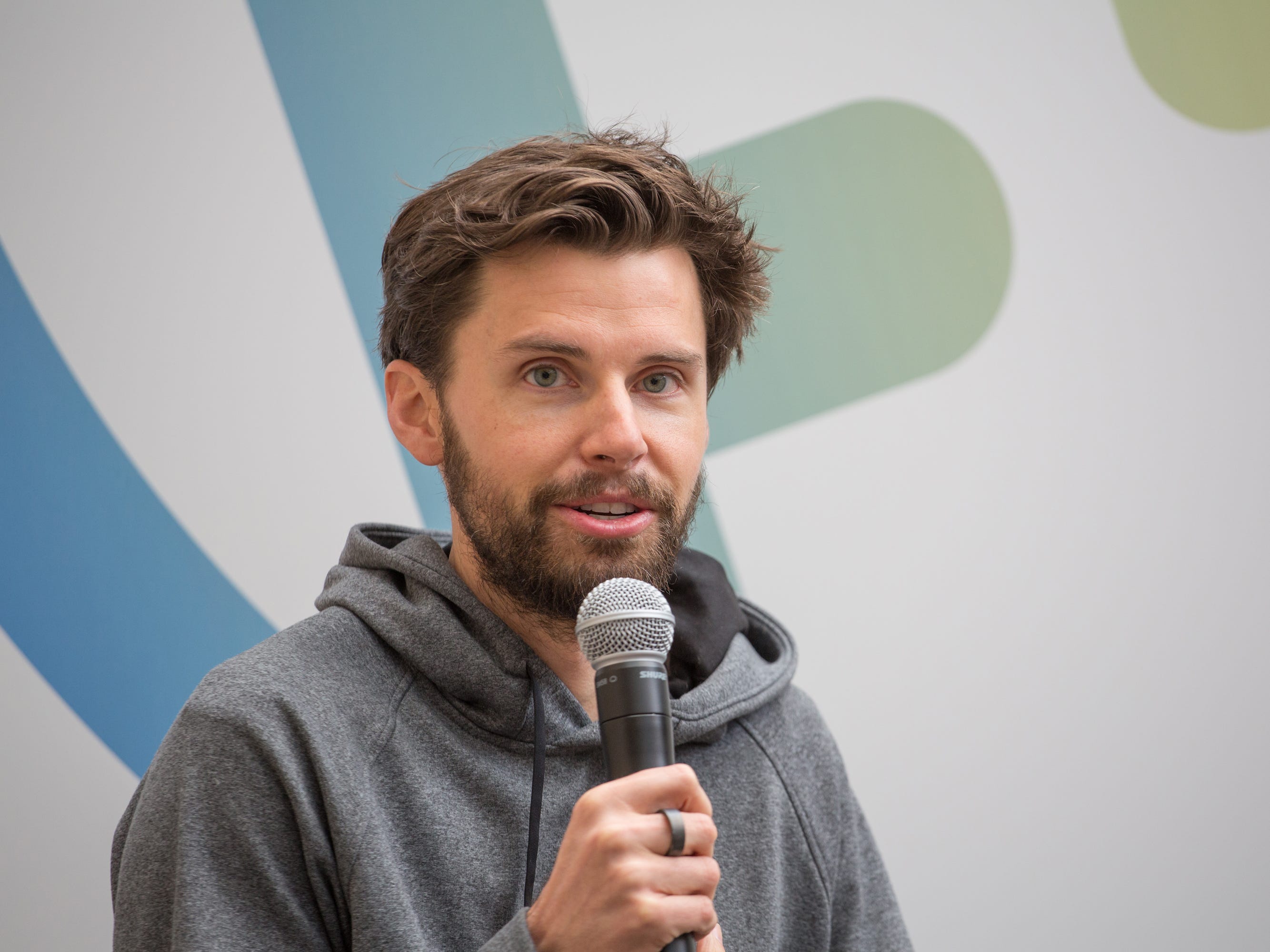 Hinge CEO says dating isn't something people should delegate to AI