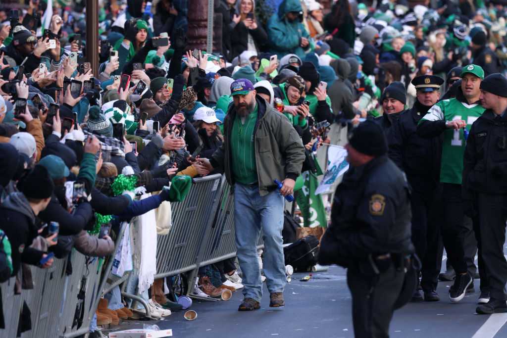 PICTURED: Jason Kelce arrives at Eagles Super Bowl parade