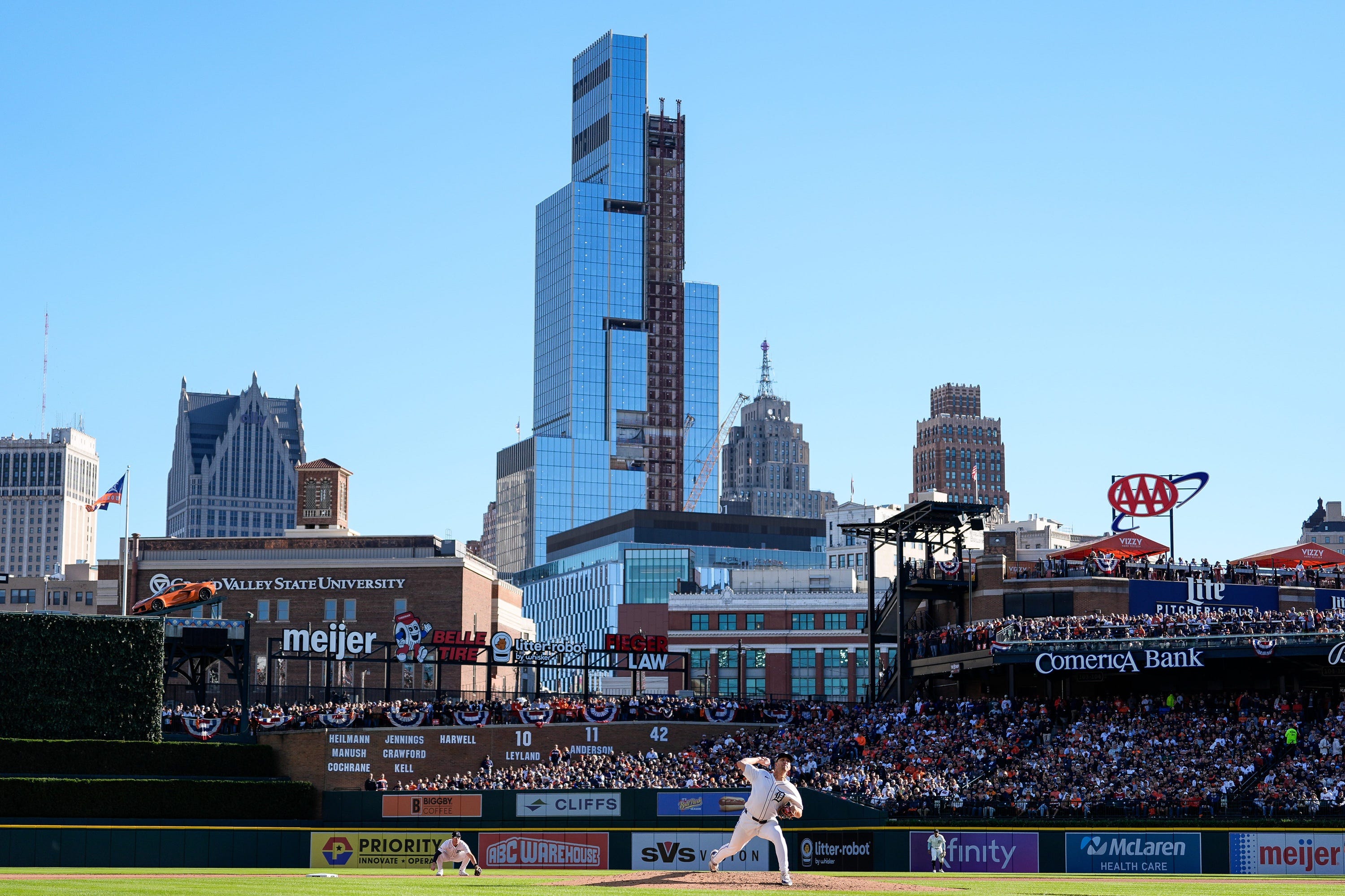 Valenti: Comerica Park halts Tigers from adding bats. "Nobody wants to ...