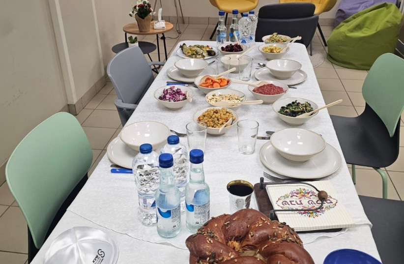 Released hostage Ofer Kalderon re-admitted to hospital with pneumonia