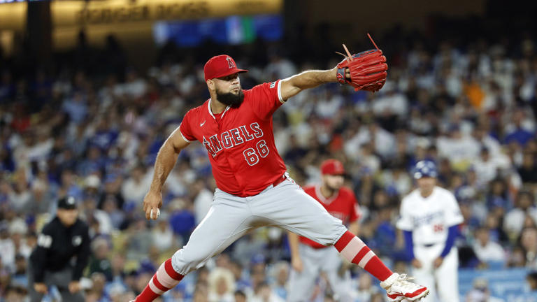 Dodgers add RHP Luis García as non-roster invitee