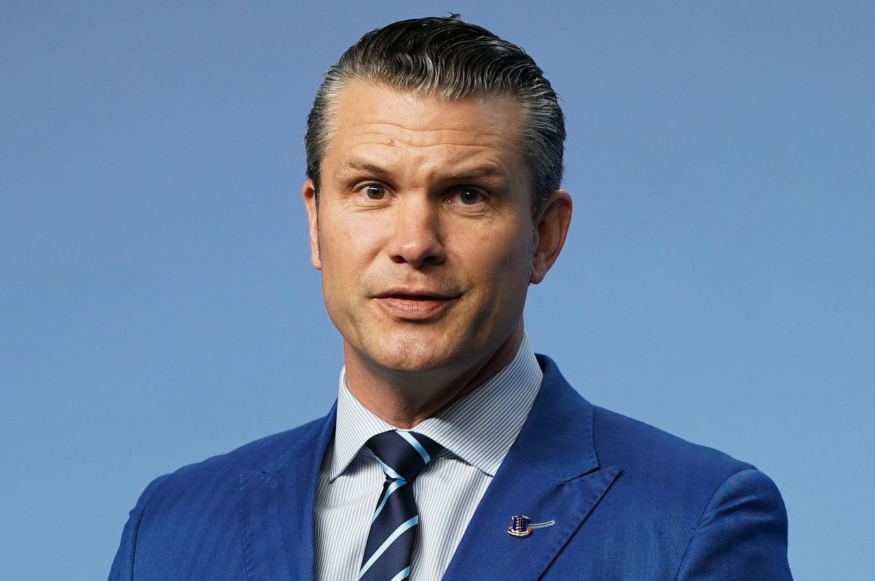 People Have A Whooole Lot To Say About Pete Hegseth's Blue Suit