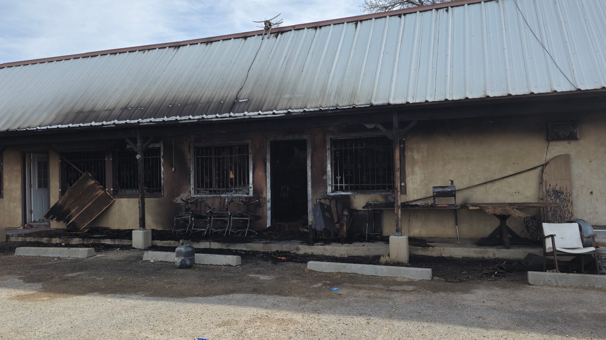 AFD: 2-alarm fire causes heavy damage to multi-family dwelling on River ...