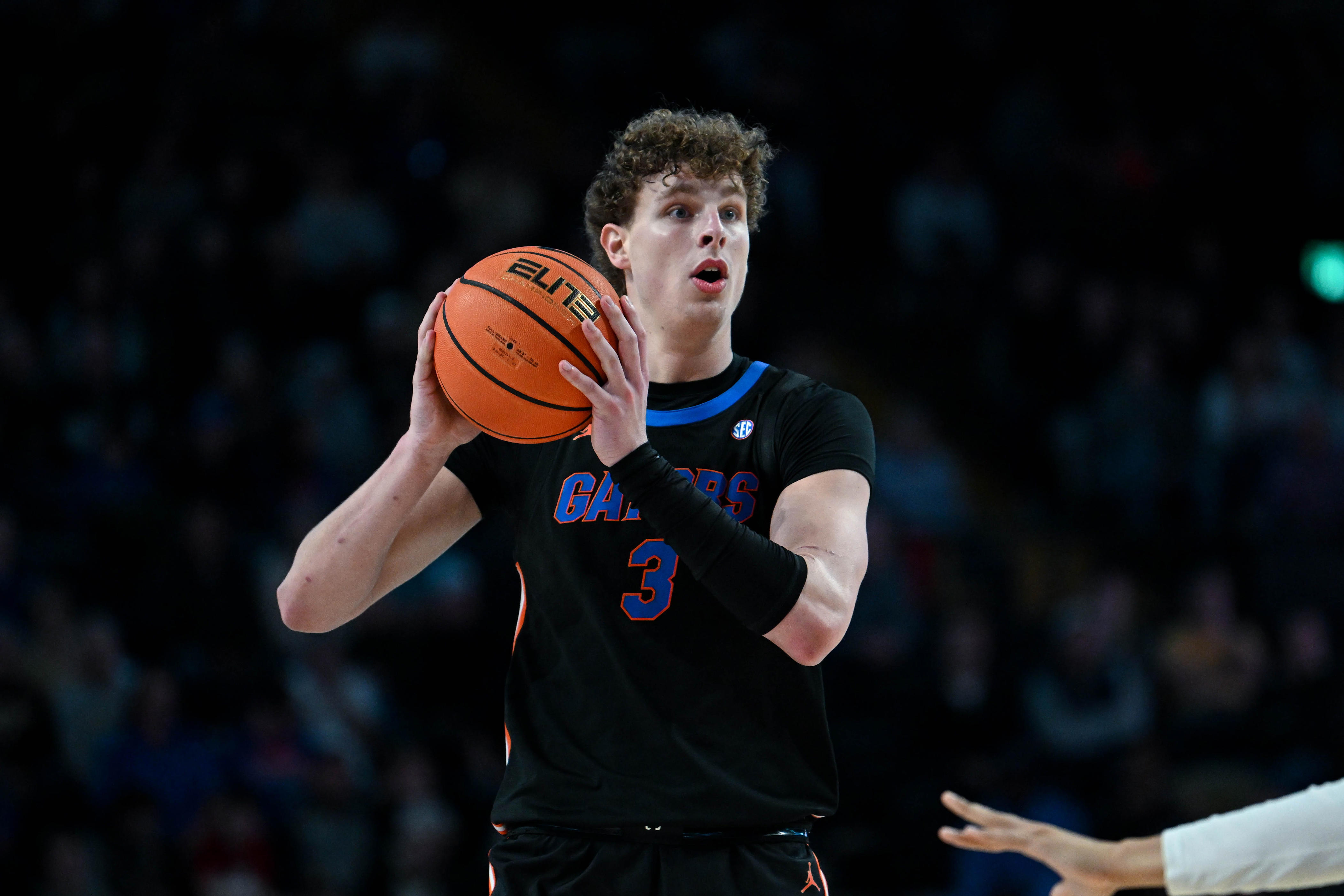 Florida center Micah Handlogten to suit up a year after gruesome leg injury