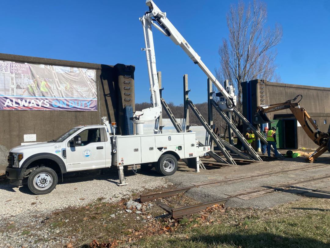 Floodwall gates going up at Harris Riverfront Park