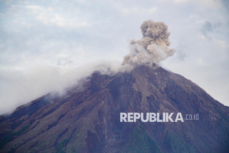 Gunung Semeru Erupsi Tiga Kali pada Ahad Pagi, Ini Imbauan untuk Masyarakat