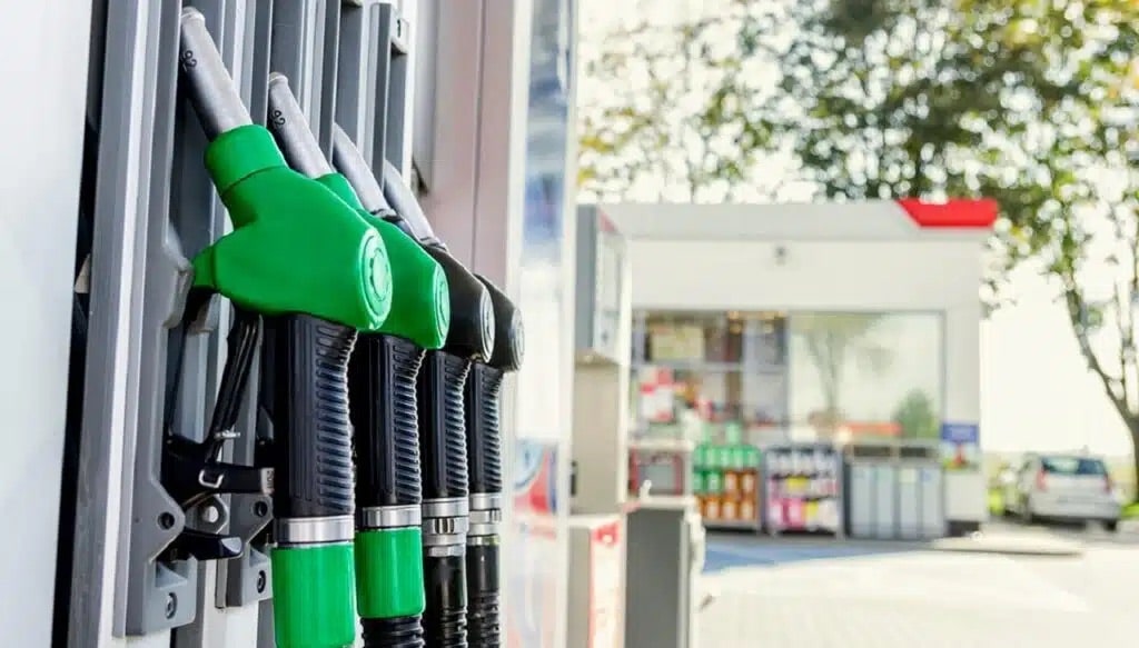 Prezzi benzina: tornano gli aumenti ai distributori italiani