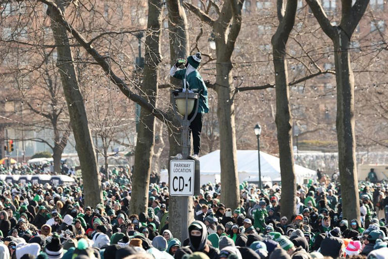 Eagles' Super Bowl parade takes over Philadelphia