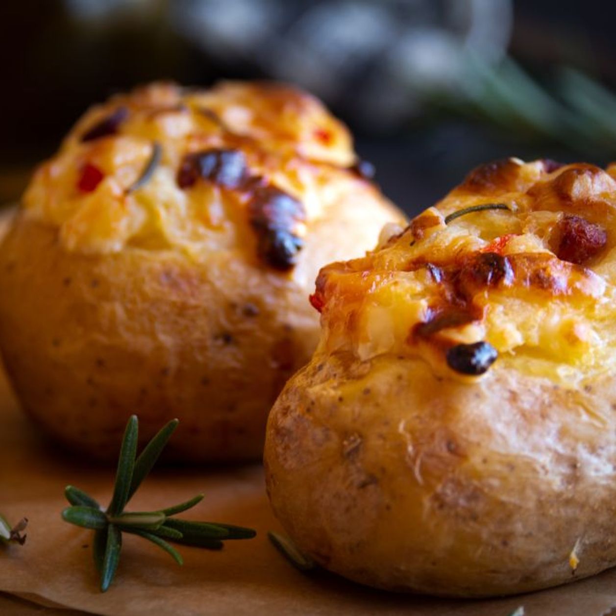 "Fromage coulant, lardons grillés, crème onctueuse" : notre recette de ...