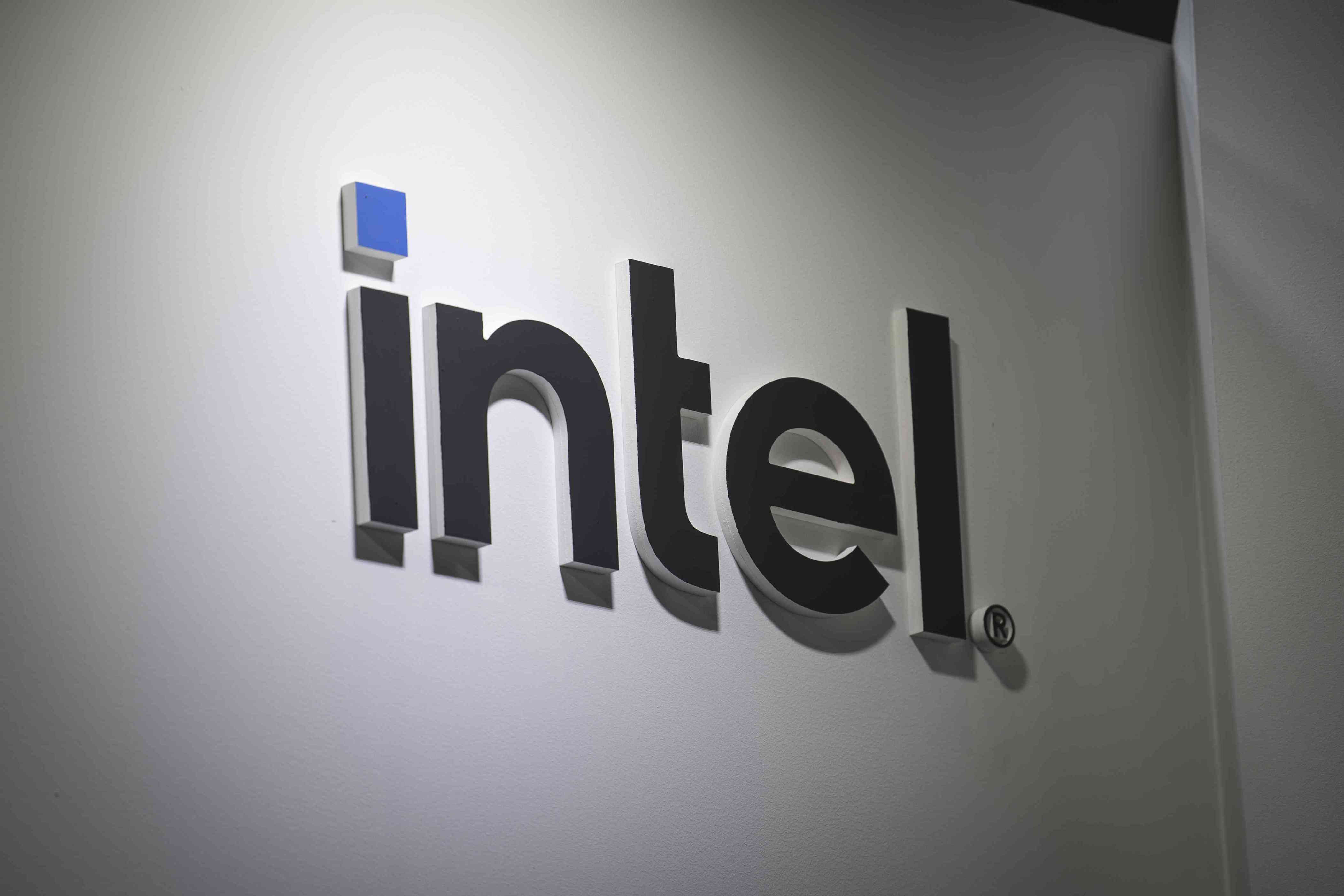 Intel Stock Drops at the End of a Rip-Roaring Week