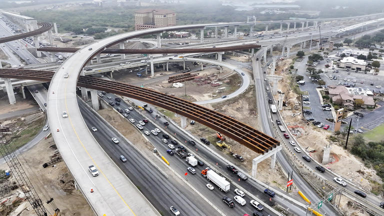 Yep, more road closures: Expect shutdowns on I-10, Loop 1604 this weekend