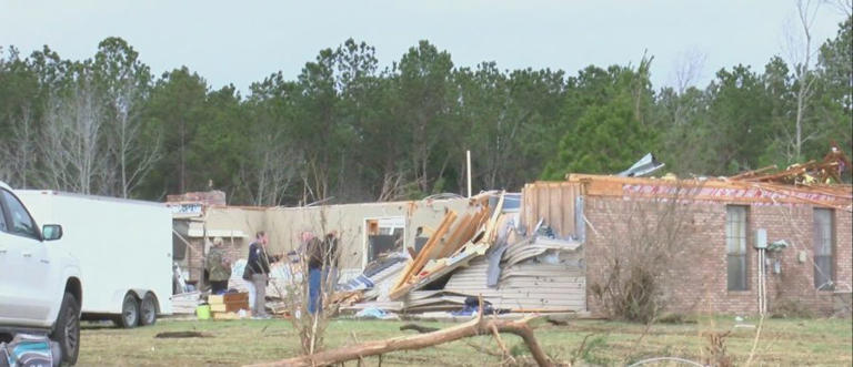 Two tornadoes cause damage in Mississippi Two tornadoes cause damage in Mississippi