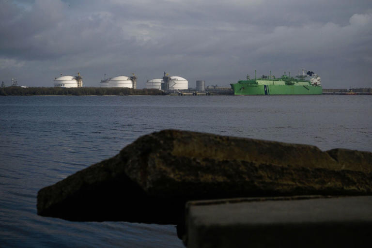 Trump Approves Gas Export Project After Lifting Biden Pause