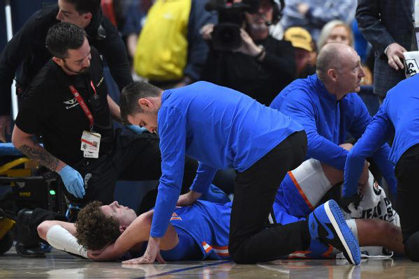 After breaking leg in '24 SEC tourney, Gators' Handlogten returns