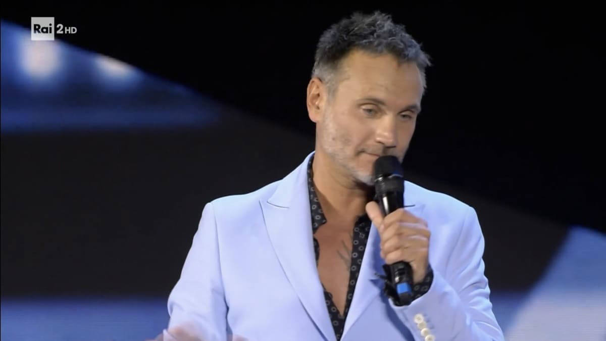 Nek e il toccante gesto per Carlo Conti: “Mi hai lasciato un segno ... Nek e il toccante gesto per Carlo Conti: “Mi hai lasciato un segno ...
