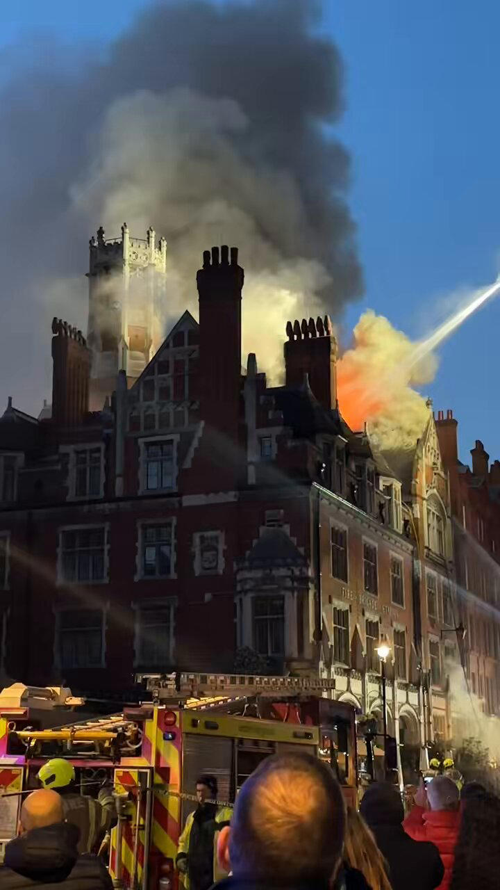 Chiltern Firehouse fire: London celebrity haunt evacuated as huge blaze ...