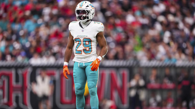 Dolphins release Kendall Fuller, Durham Smythe, Raheem Mostert