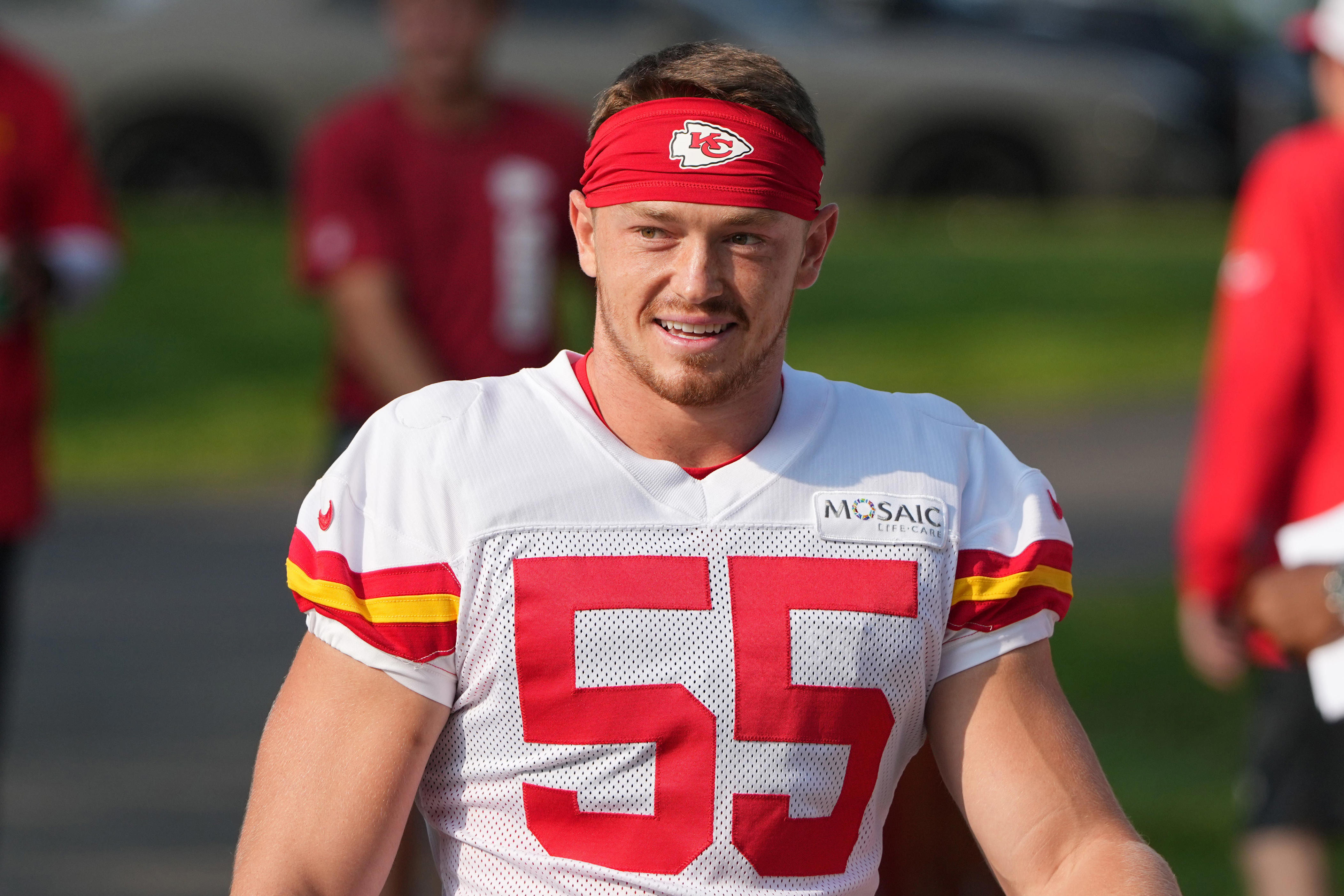 Bears sign linebacker Swayze Bozeman