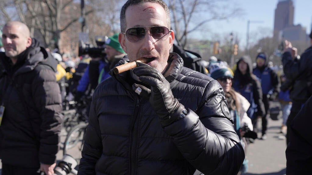 Howie Roseman hit by beer at Philadelphia Eagles' Super Bowl LIX parade ...