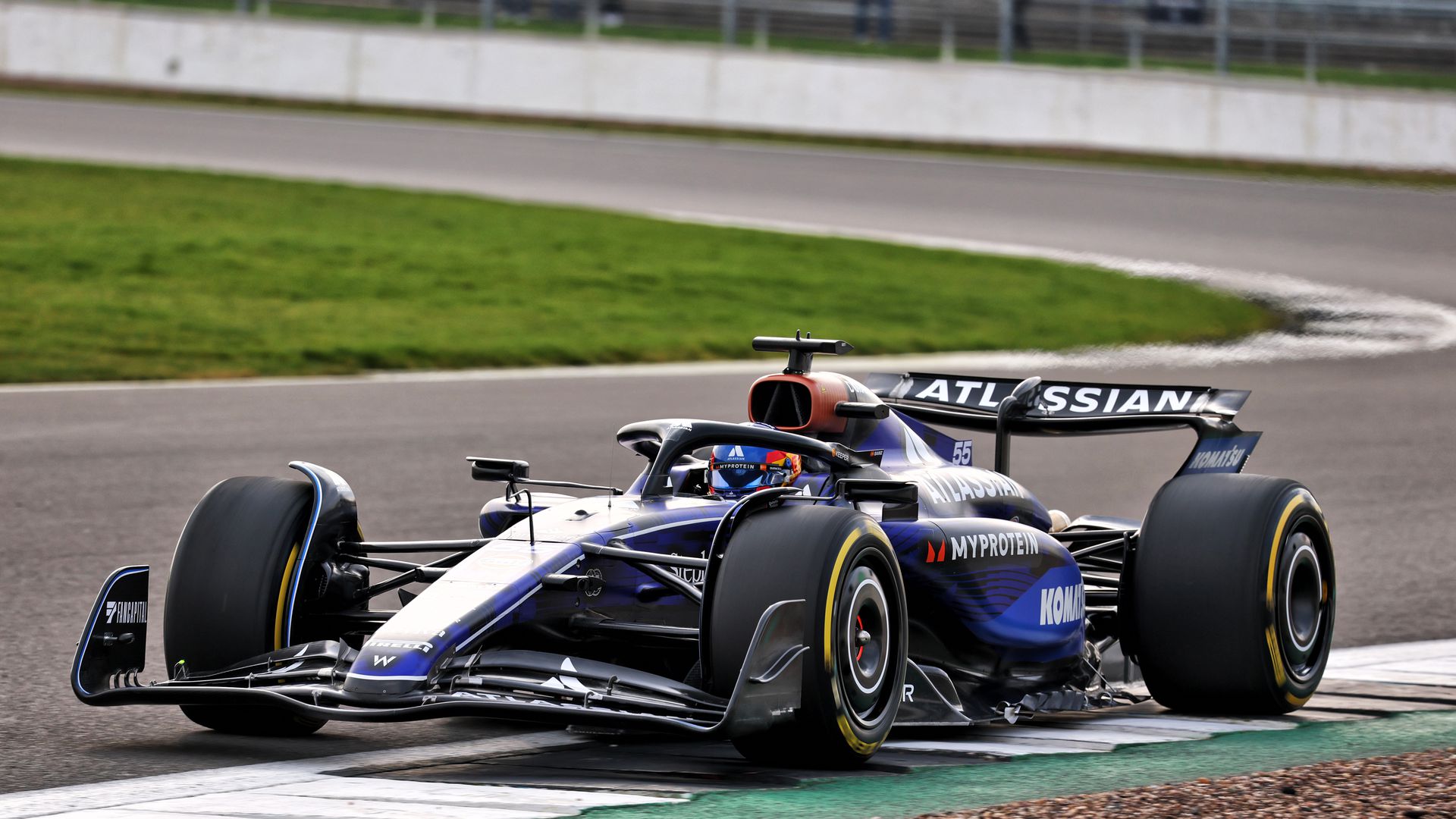 Carlos Sainz Jr. reports a ‘smooth’ first day in the Williams F1 FW47
