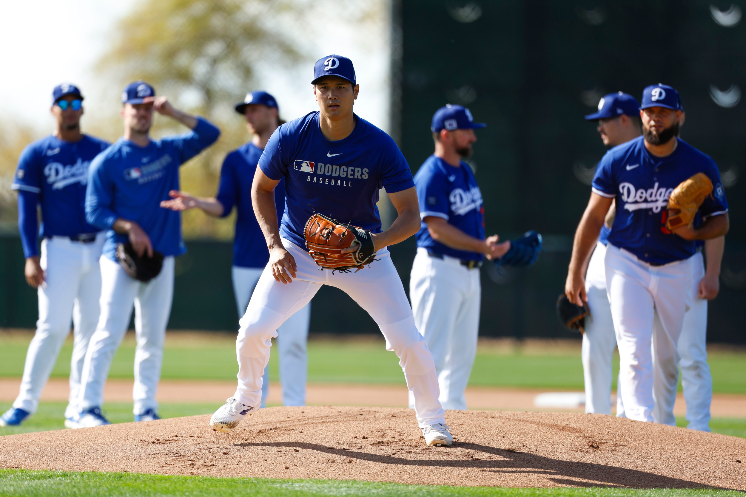 3 Dodgers Pitchers to Compete for 1 Starting Rotation Spot in Camp: Report